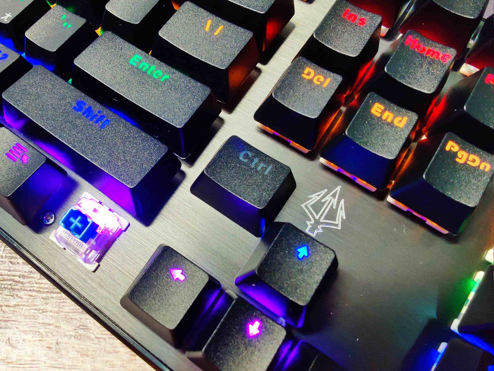 [ 開箱 ] POJUN PJ02 機械式電競鍵盤開箱與使用心得 - 高CP值的RGB鍵盤 - 科技生活 - teXch