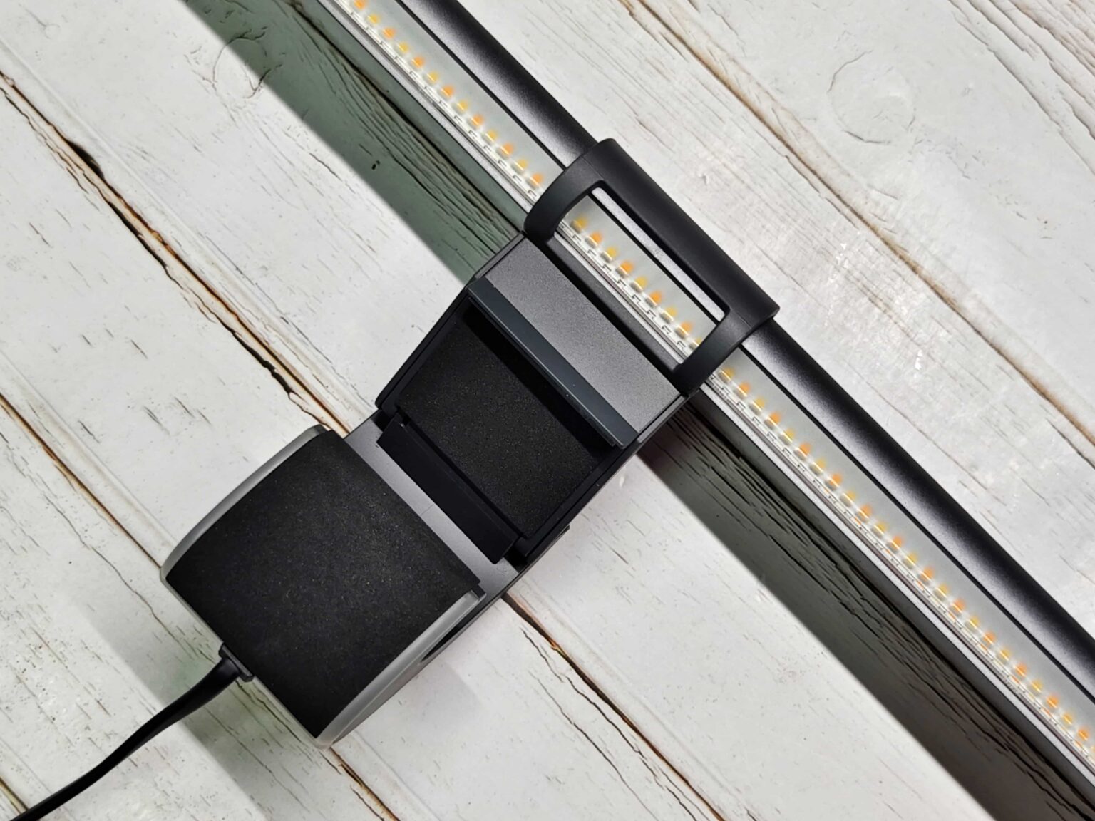 Elesense Gemini-Light （E1132）智慧螢幕掛燈開箱 - 前後雙光源設計，時尚護眼新選擇 - 科技生活 - teXch