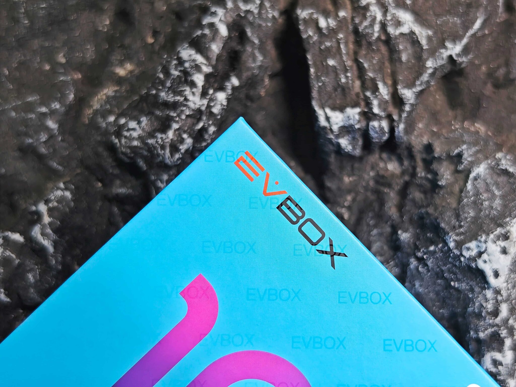 2023 旗艦級電視盒推薦 EVBOX 10 Max 開箱實測 – 易播盒子 導入 ChatGPT，規格再進化 - 科技生活 - teXch